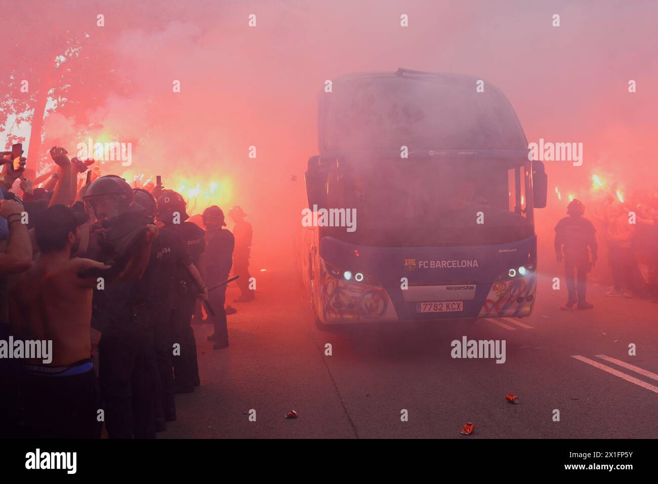Barcelona, Spain. 16th Apr, 2024. The FC Barcelona team bus arrives at ...