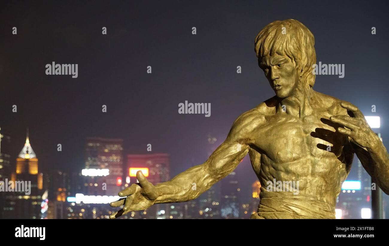 Bruce Lee statue in Hong Kong, bronze memorial to Bruce Lee, work of ...