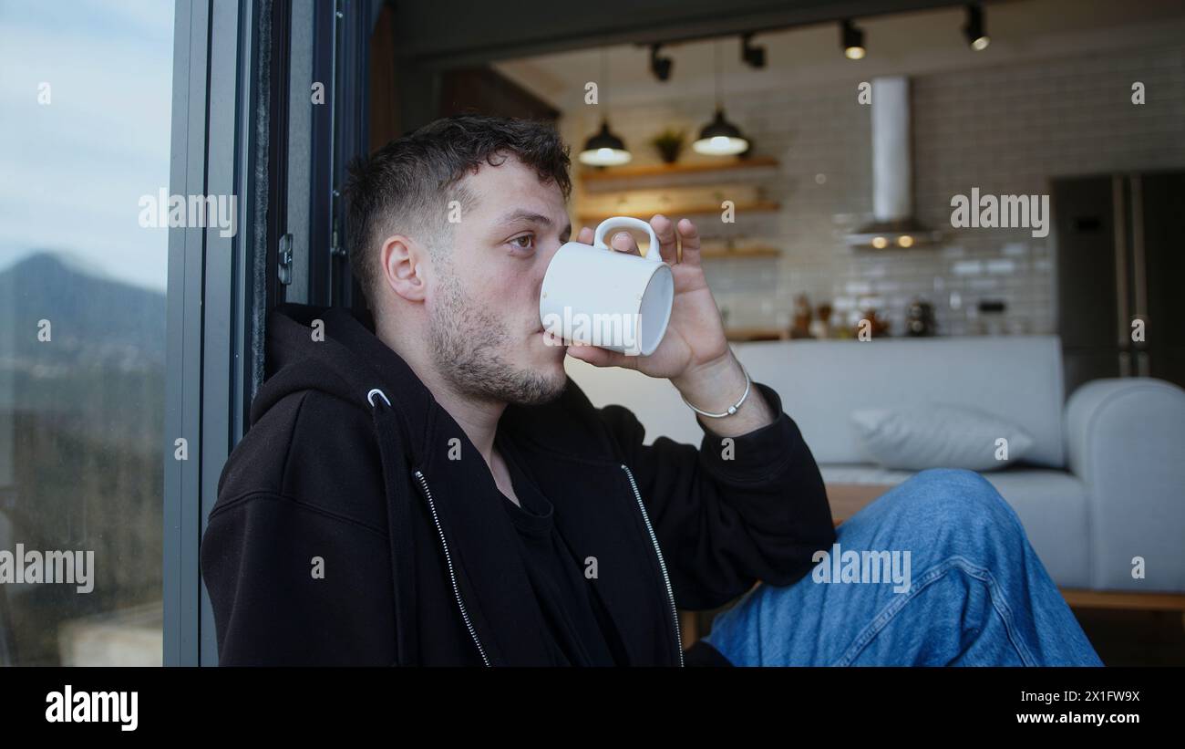 Man leaning on balcony hi-res stock photography and images - Alamy