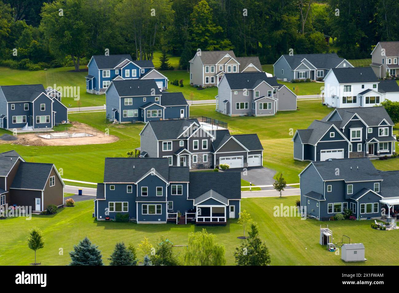 Spacious new single family homes in upstate New York residential area ...