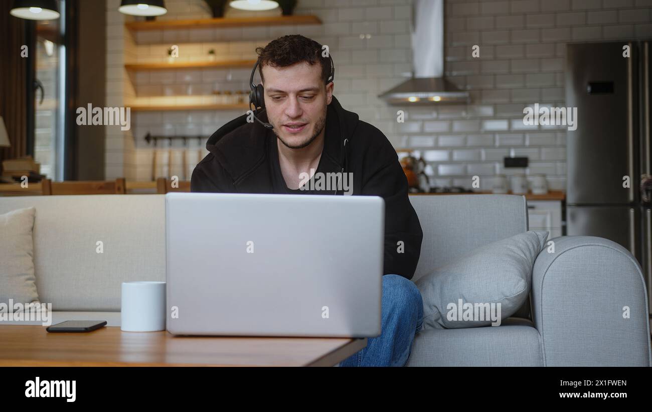 Customer support agent middle aged hi-res stock photography and images ...