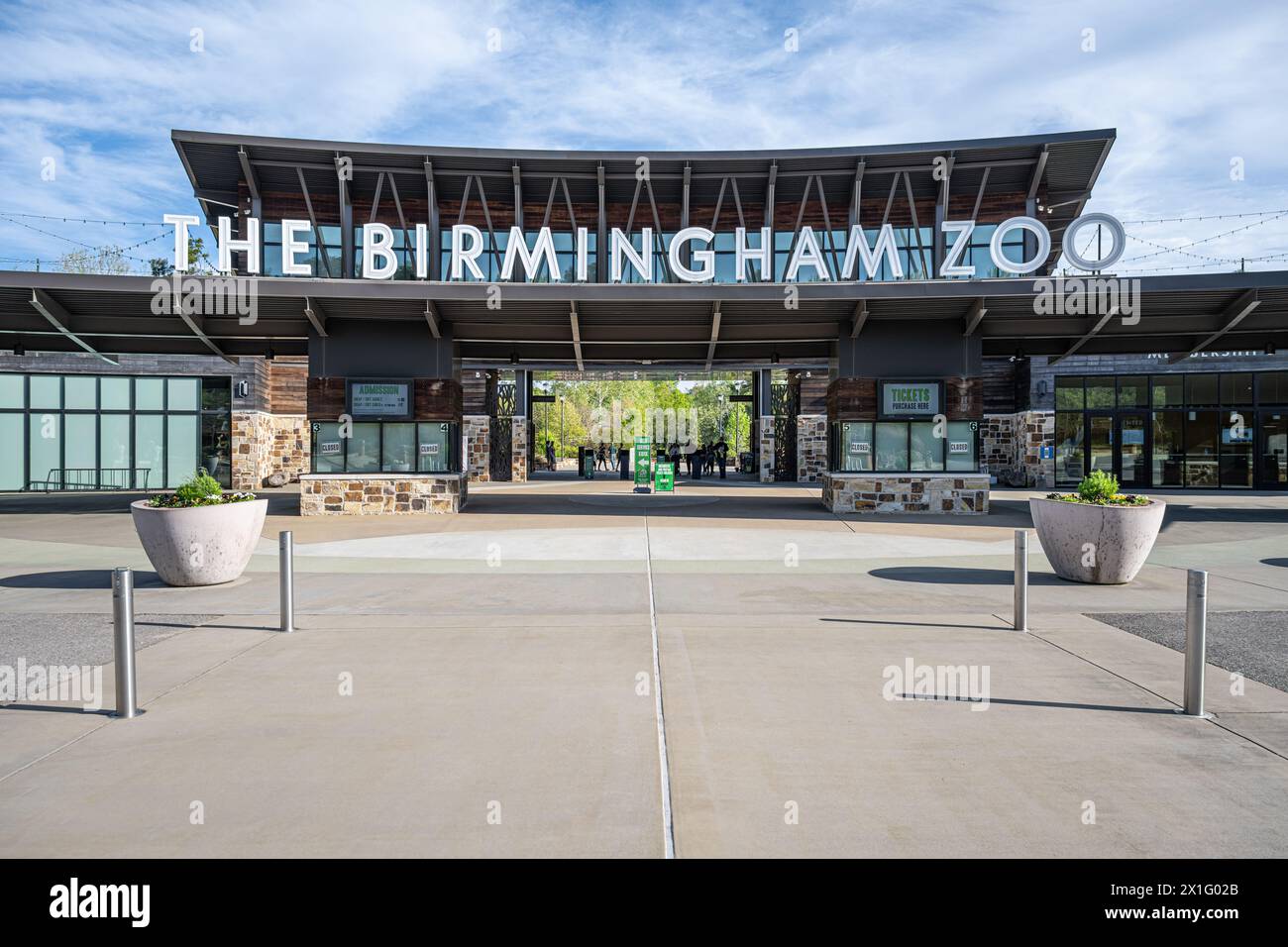 Birmingham zoo front gate hi-res stock photography and images - Alamy