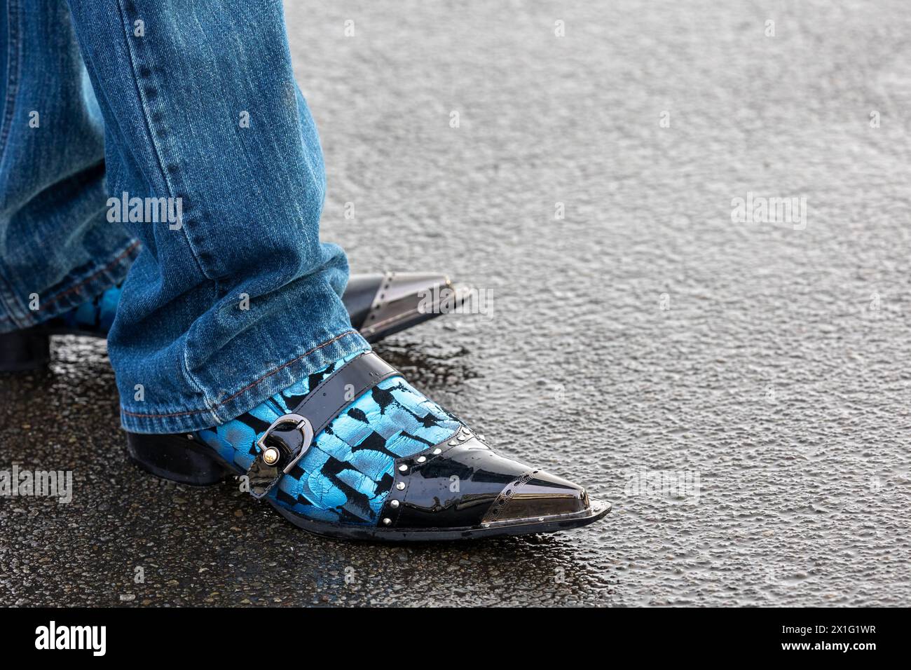 Puddle mens shoes reflection in hi-res stock photography and images - Alamy