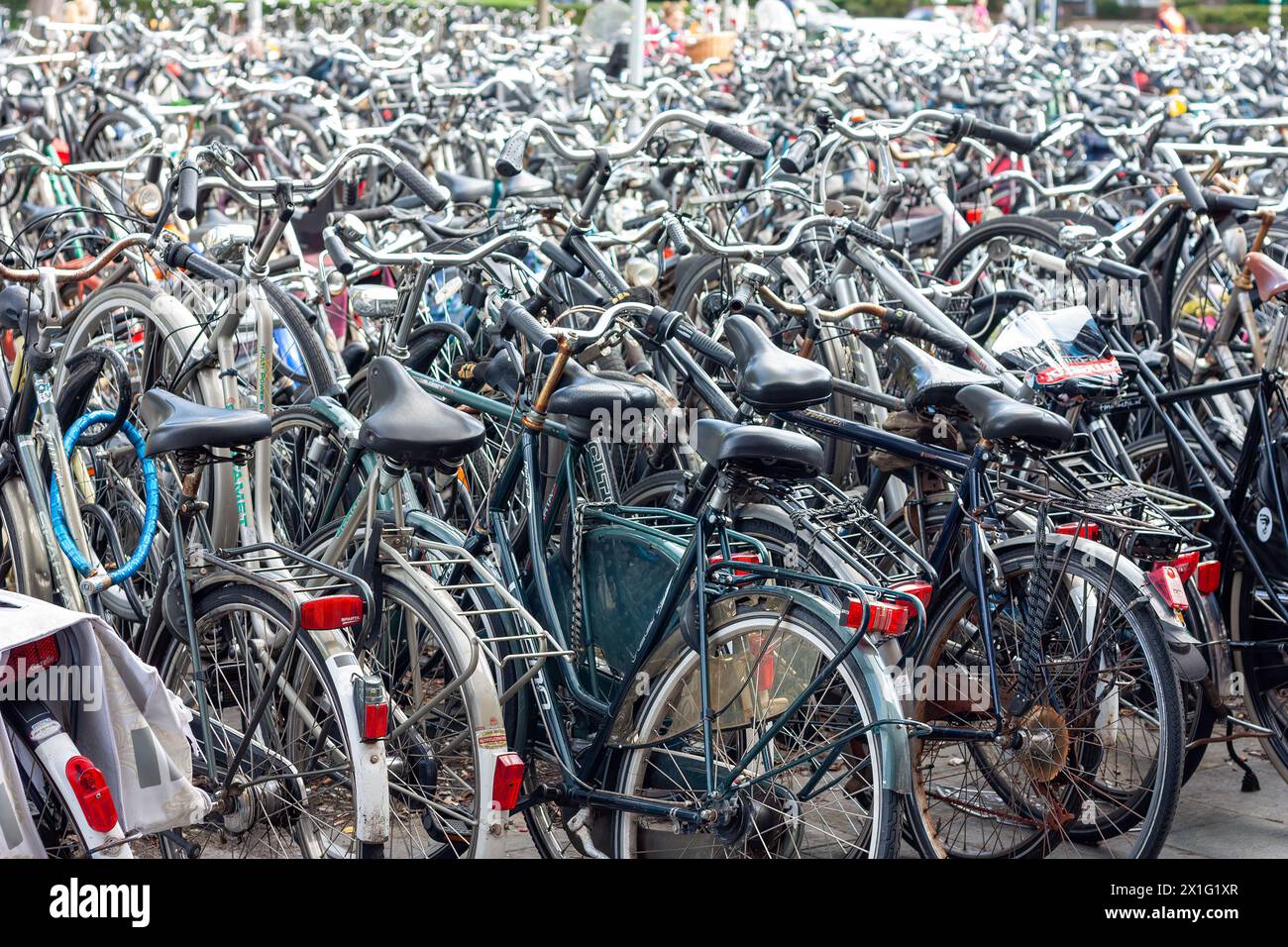 Thousands of bicycles hi-res stock photography and images - Alamy