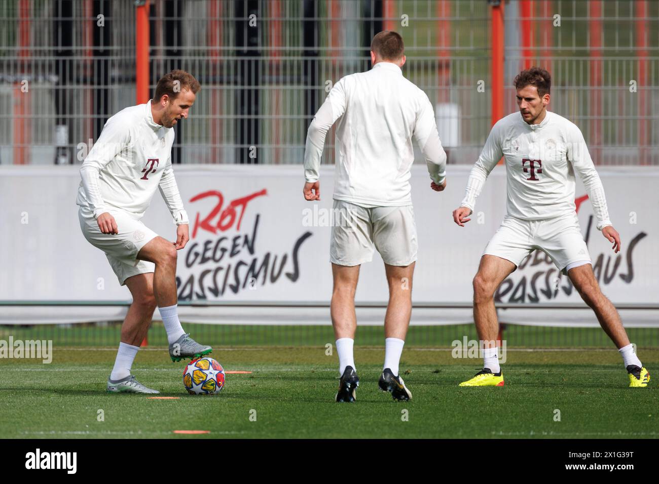 Munich, Germany. 16th Apr, 2024. Soccer: Champions League, training ...