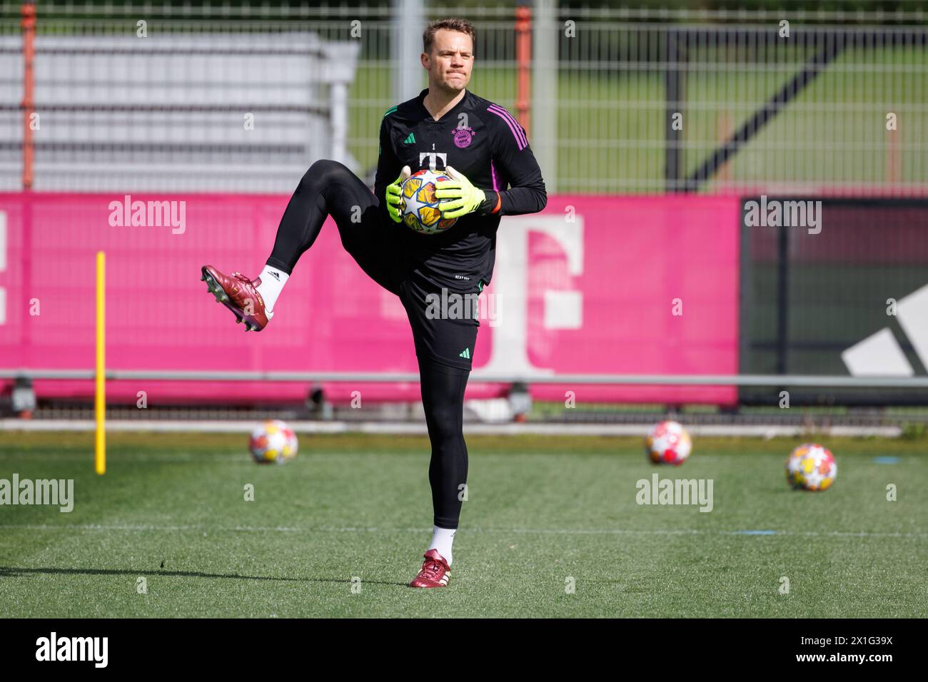 Munich, Germany. 16th Apr, 2024. Soccer: Champions League, FC Bayern ...