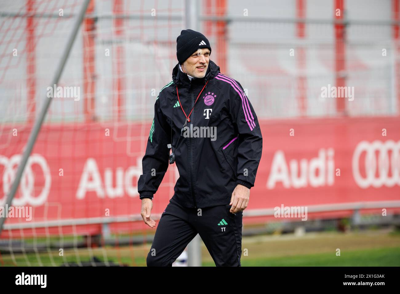 Arsenal train ahead champions league hi-res stock photography and ...