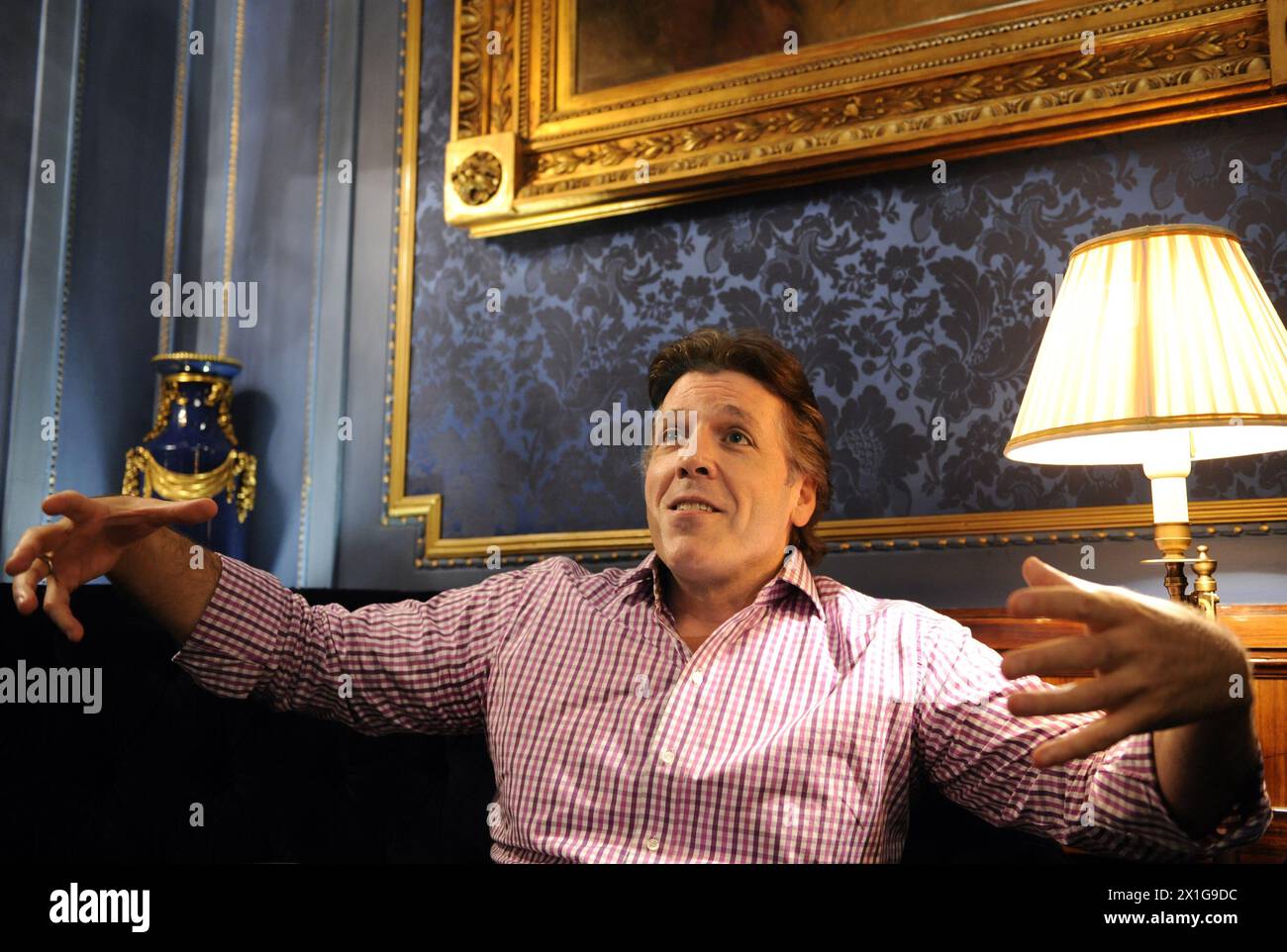 American opera baritone hi-res stock photography and images - Alamy