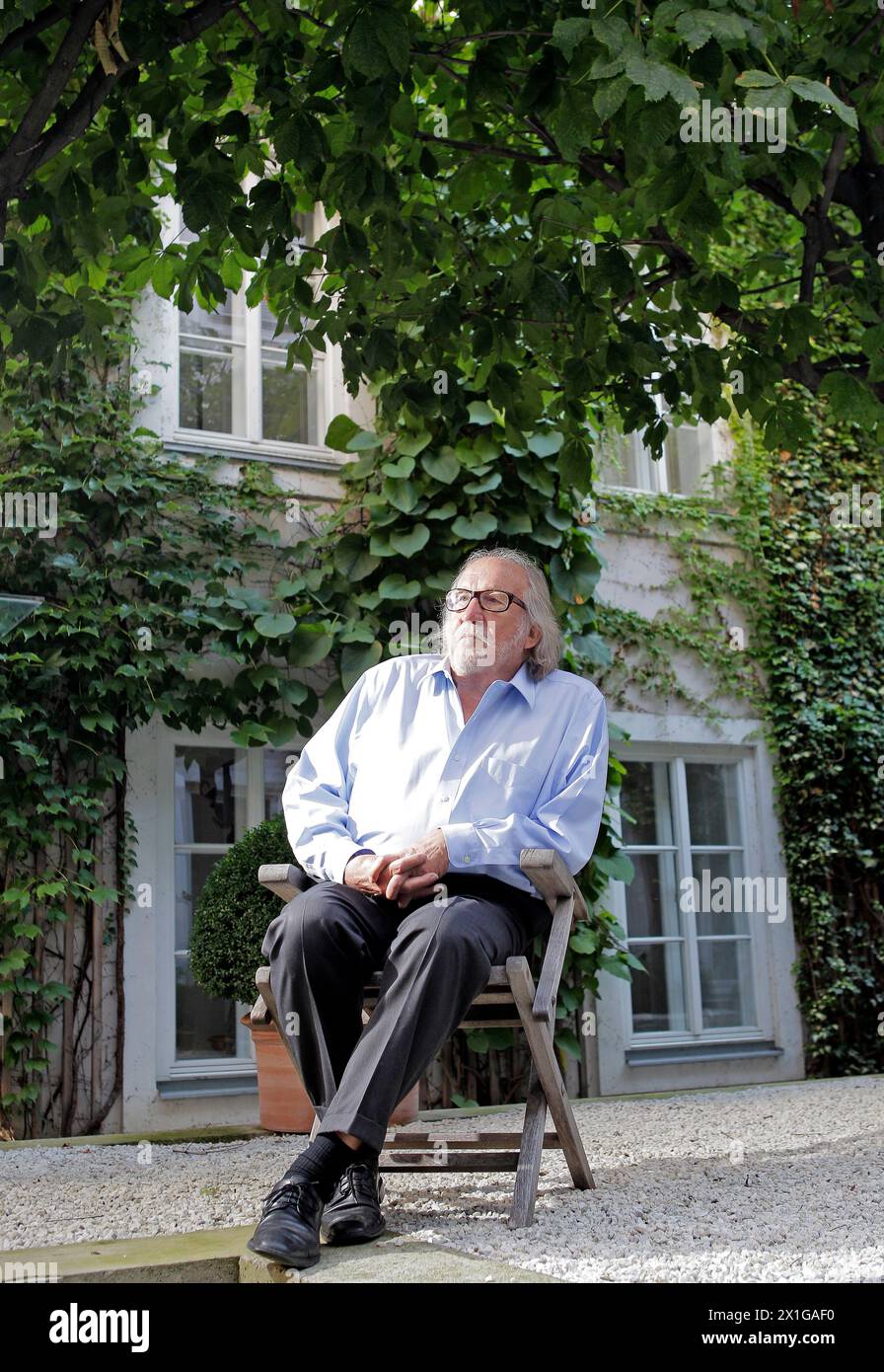 Architect wilhelm holzbauer hi-res stock photography and images - Alamy