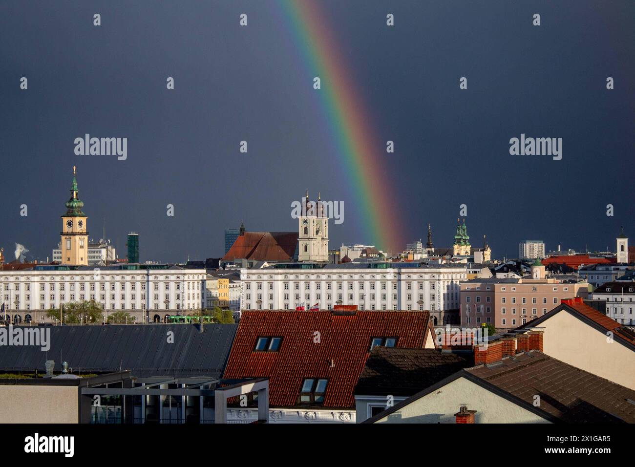 Regenbogen, Regenwetter, Linz, Skyline 17.04.2024, Linz, AUT ...