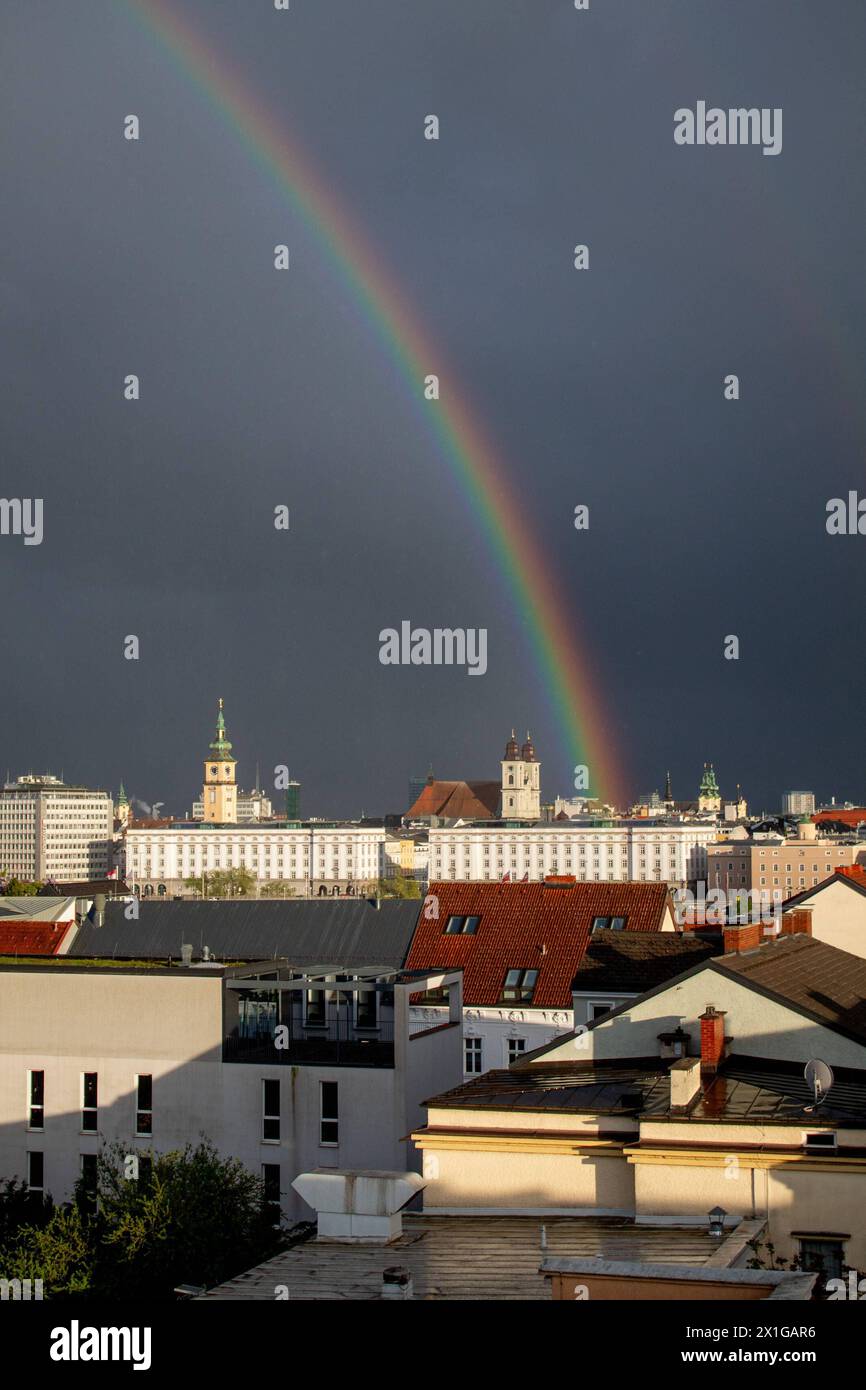 Regenbogen, Regenwetter, Linz, Skyline 17.04.2024, Linz, AUT ...