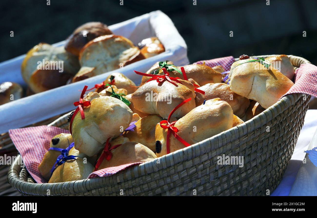 Easter Customs in Austria - Osterpinzen "Easter Princes", a pastry in ...