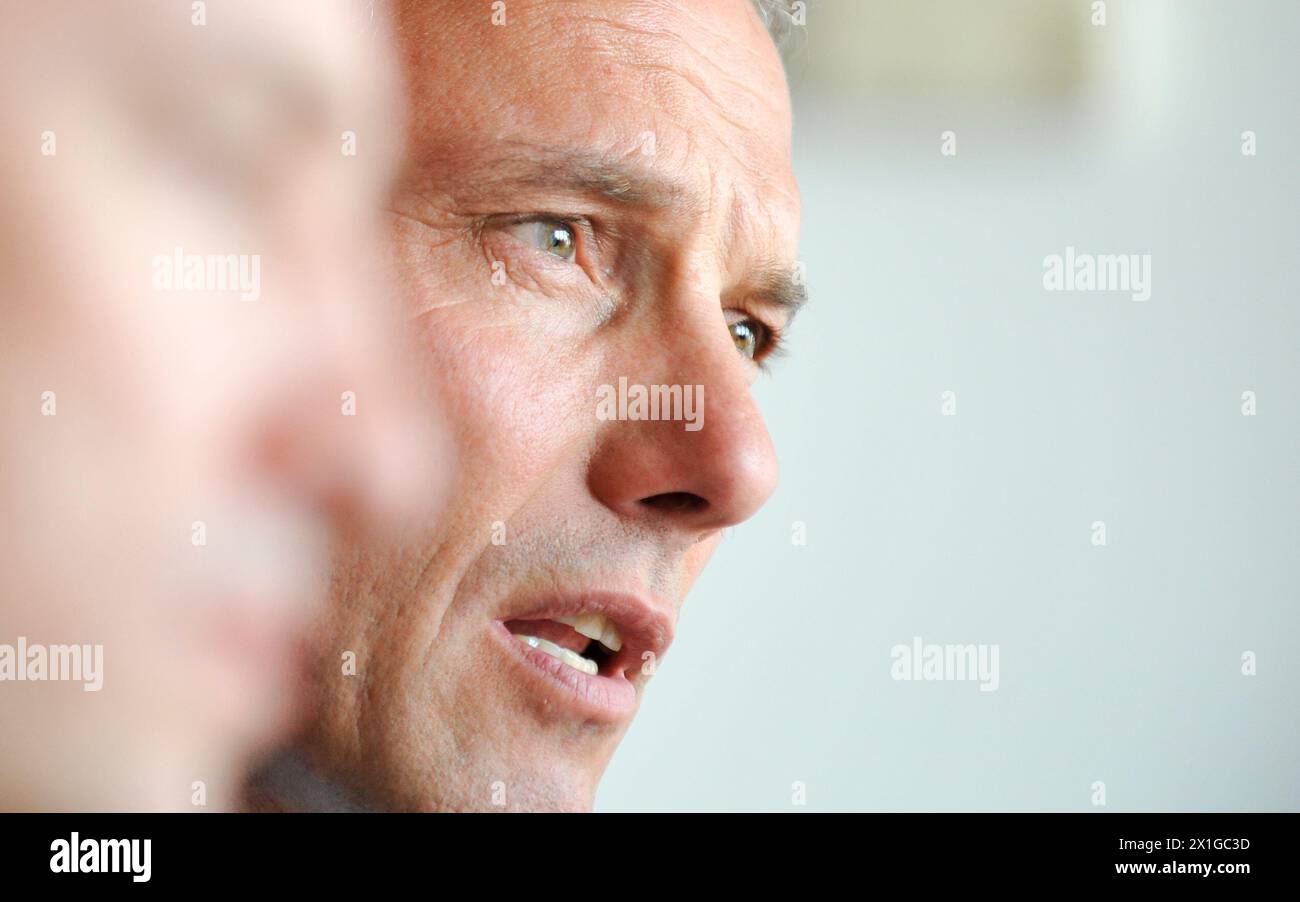 T-Mobile Austria CEO Robert Chvatal and Orange-Austria CEO Michael ...