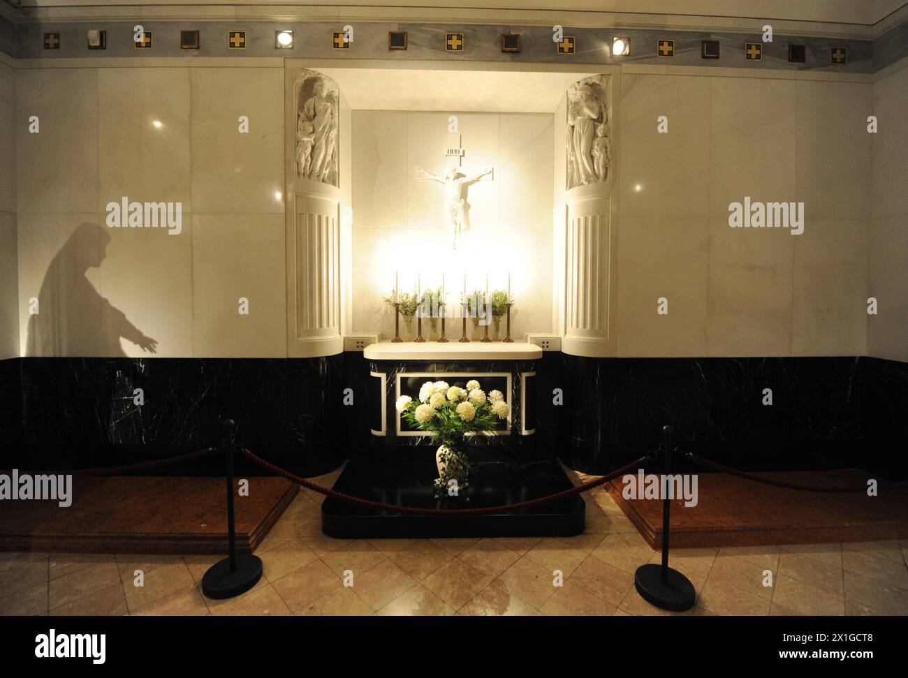 Stephansdom vienna crypt hi-res stock photography and images - Alamy