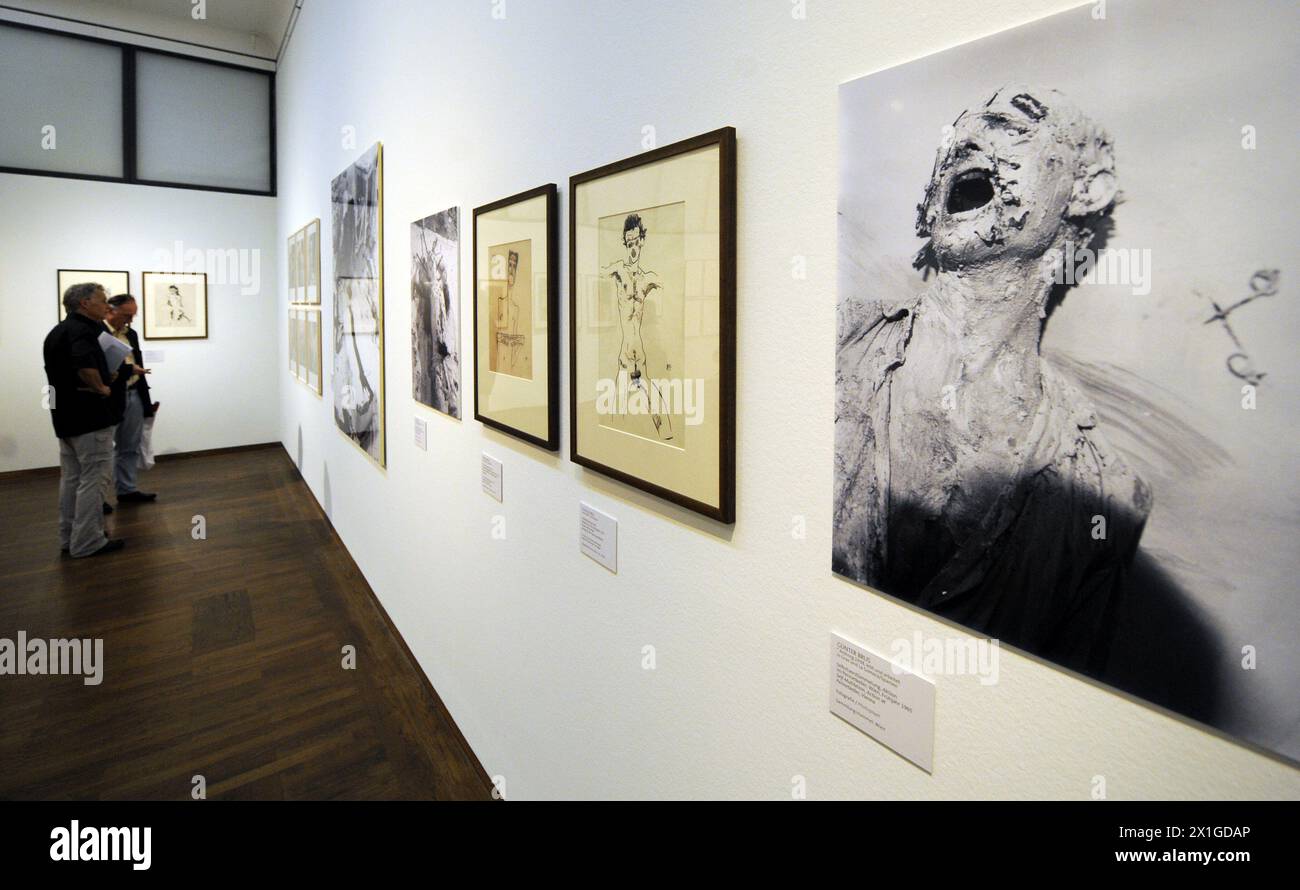 Pictures of Günter Brus and Egon Schiele at the exhibition "Melancholy ...