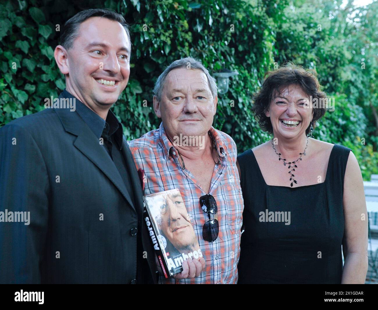 Singer biography hi-res stock photography and images - Alamy