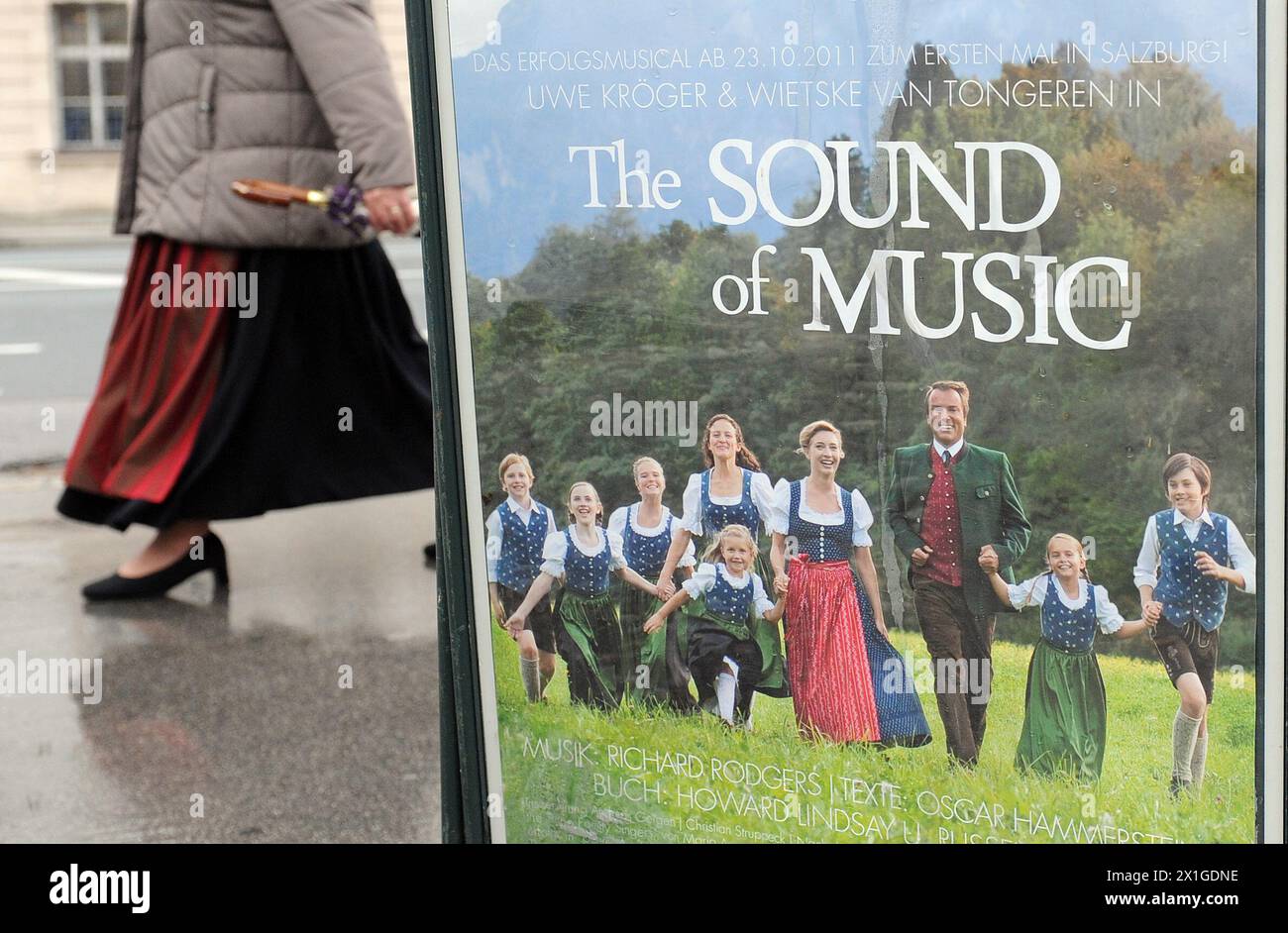 Traditional austrian costume hi-res stock photography and images - Alamy