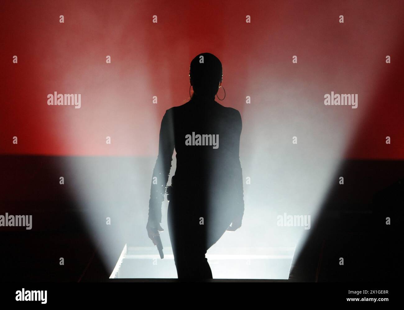 Sade singer hi-res stock photography and images - Alamy