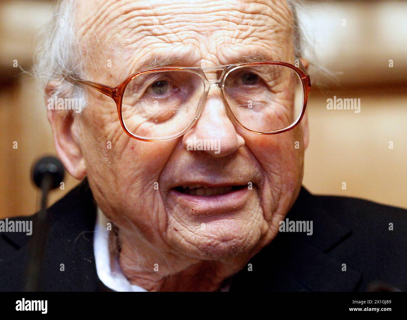 Vienna - Walter Kohn is honored with honorary doctor by Vienna ...