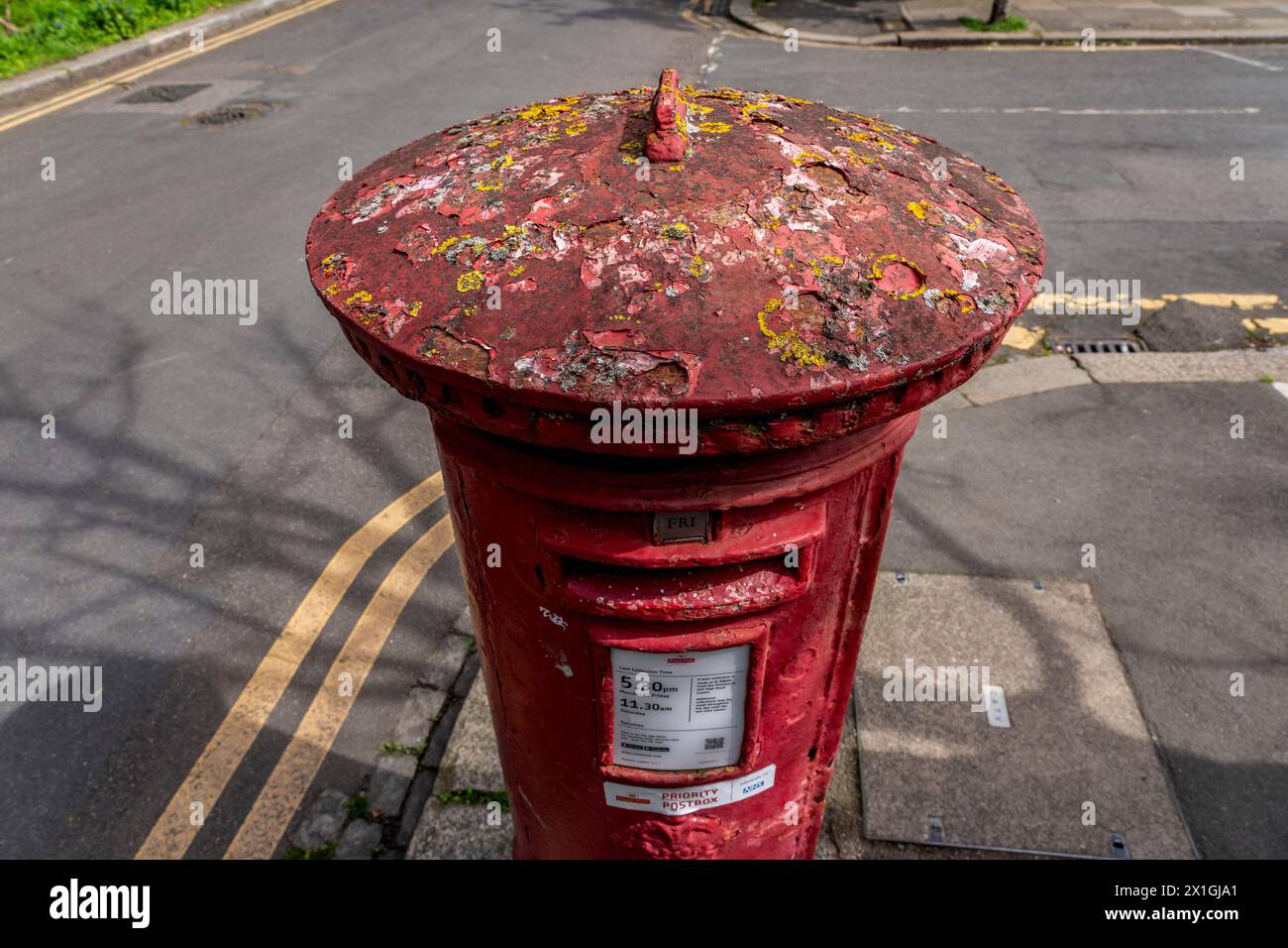 Post Office - A active post box in East London which has been left to ...