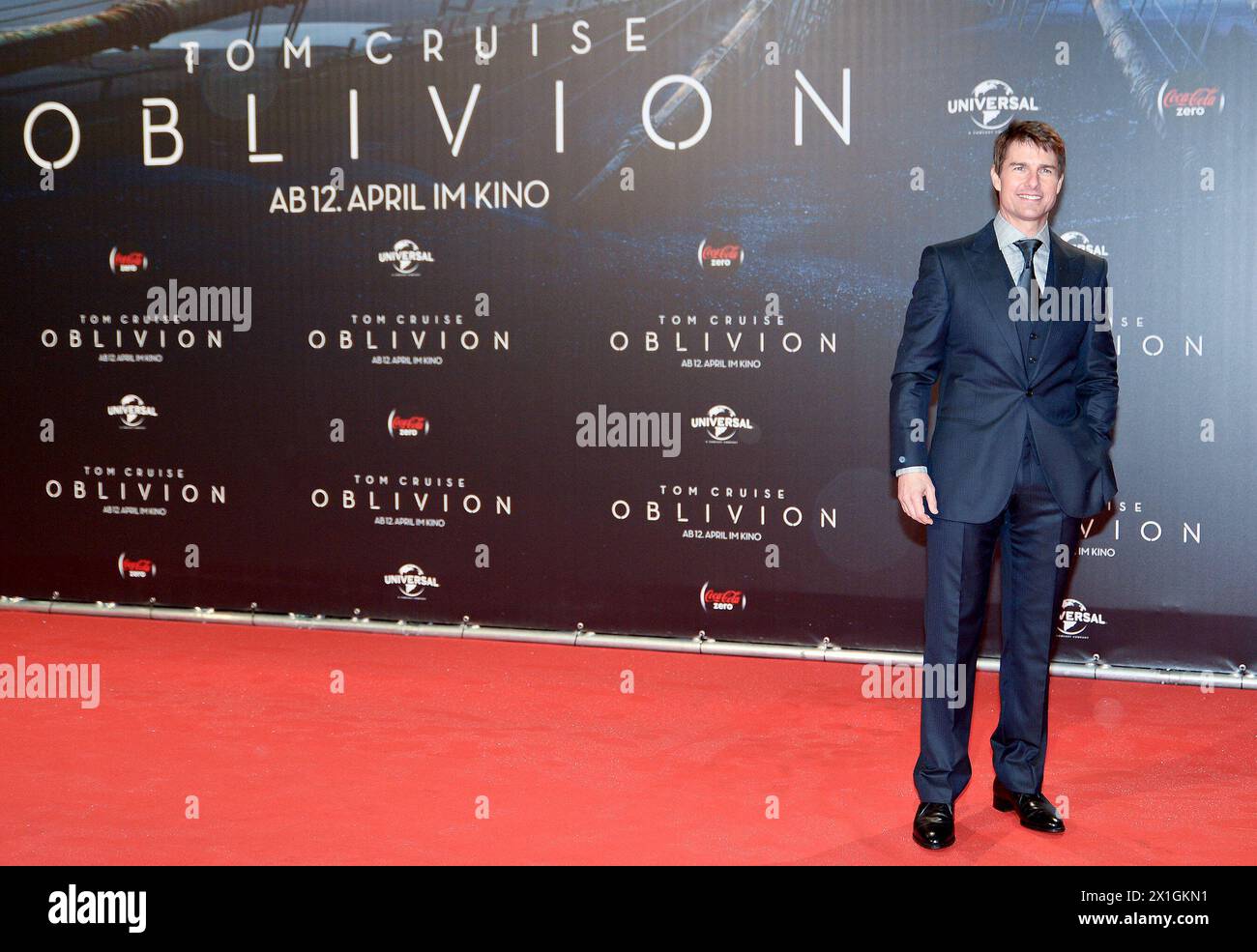 Olga kurylenko and joseph kosinski hi-res stock photography and images ...