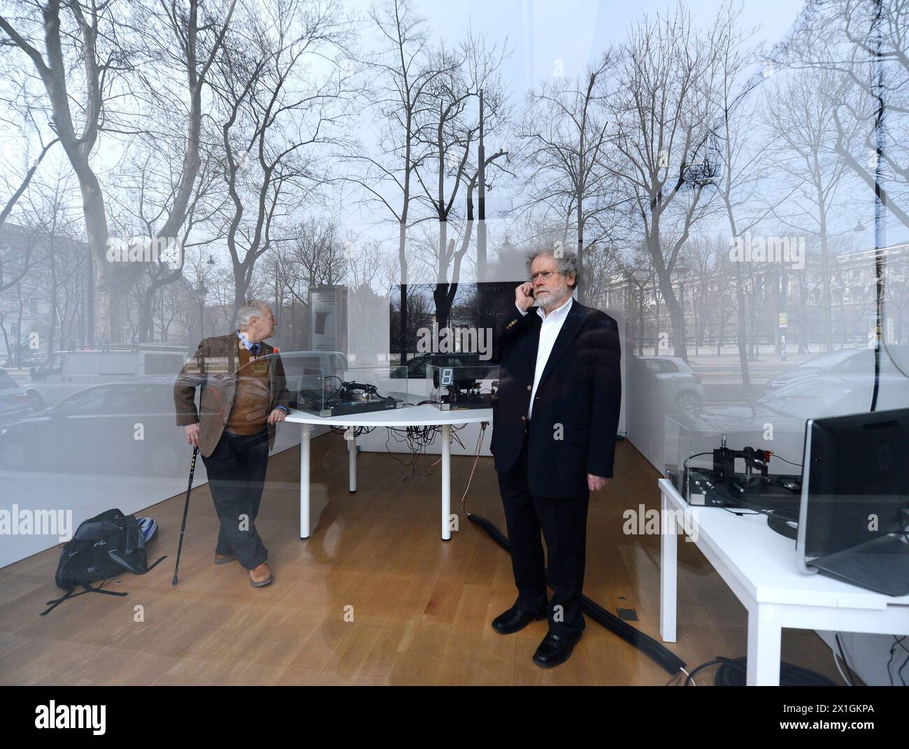 Quantum physicist Anton Zeilinger shows 5 experiments in his exhibition ...