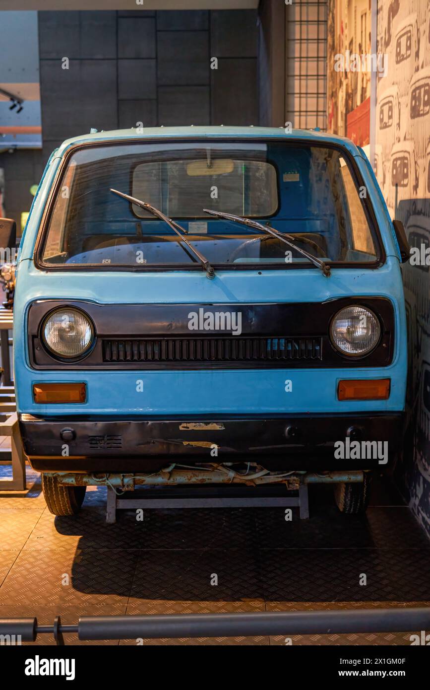 Modified rv hi-res stock photography and images - Alamy