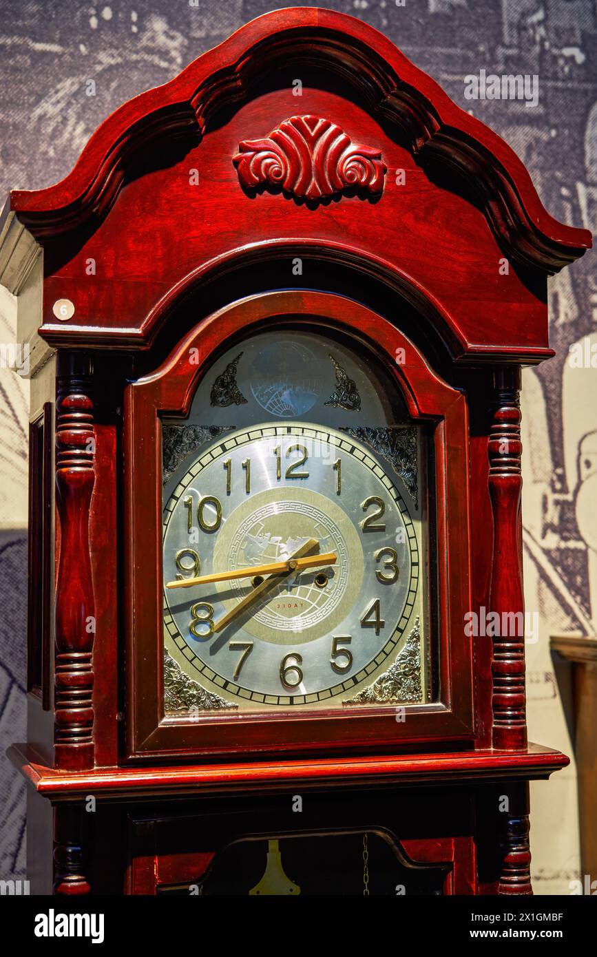 Pendulum old clock mechanism hi-res stock photography and images - Alamy