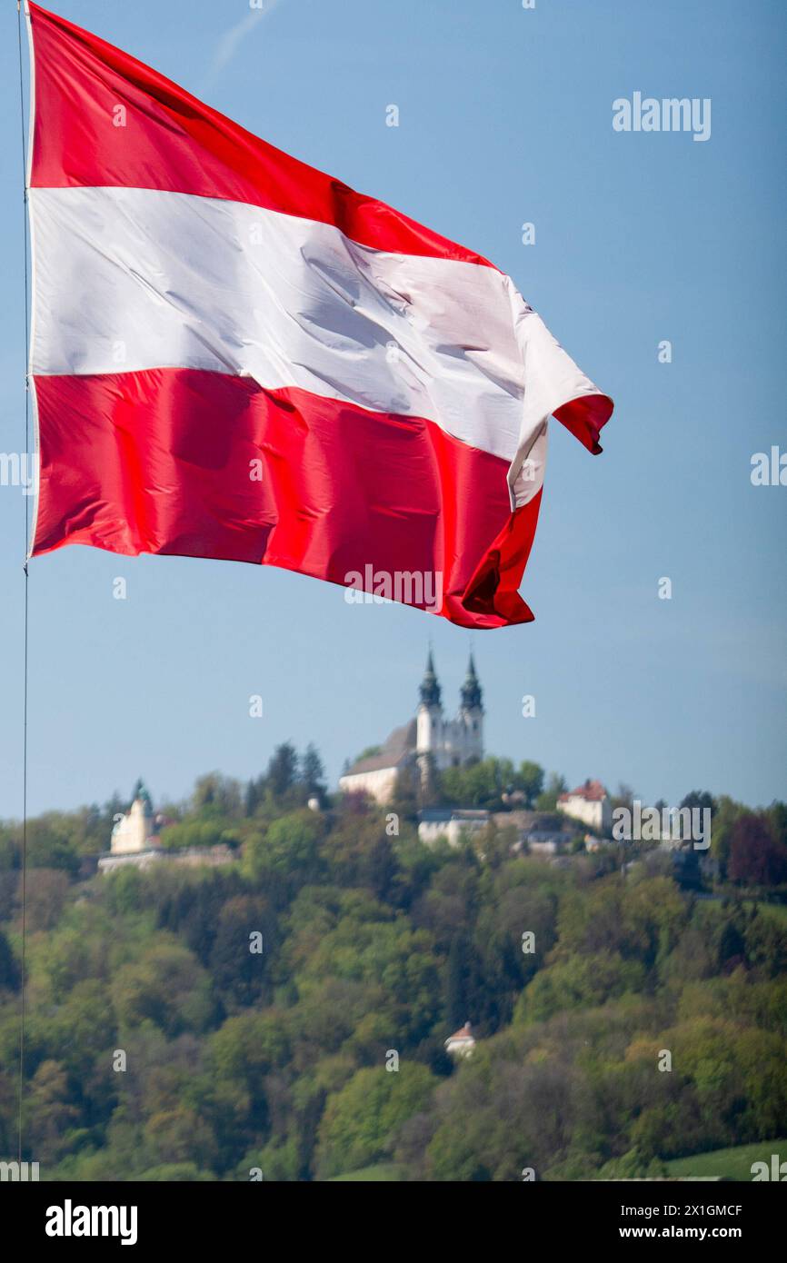 Fahnen 17.04.2024, Linz, AUT, Fahnen, Flaggen, im Bild Oesterreichfahne ...