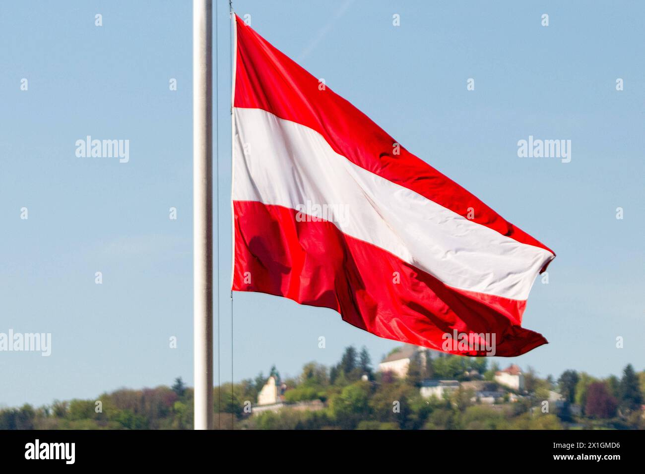 Fahnen 17.04.2024, Linz, AUT, Fahnen, Flaggen, im Bild Oesterreichfahne ...
