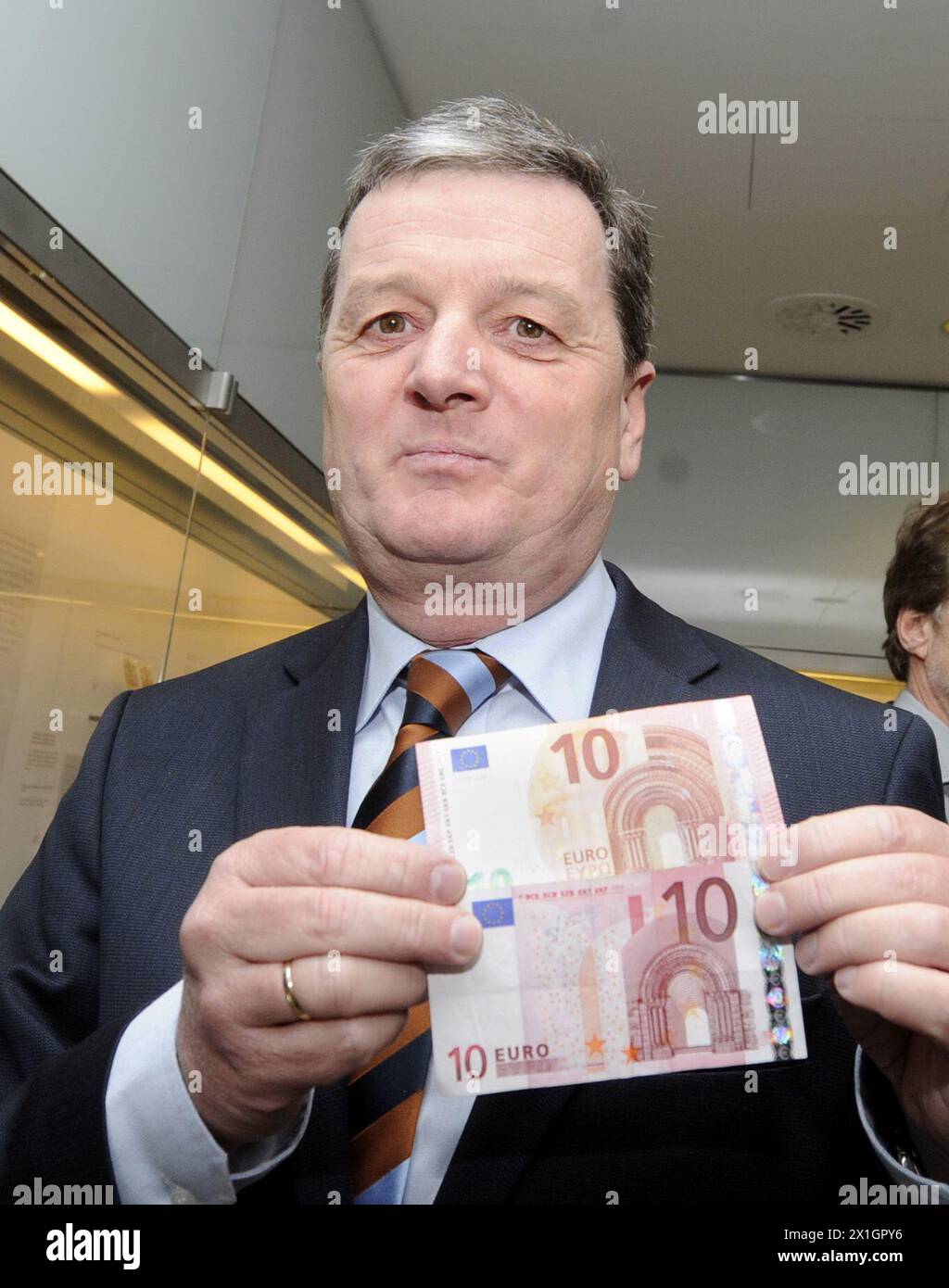 New 10 euro banknote hi-res stock photography and images - Alamy