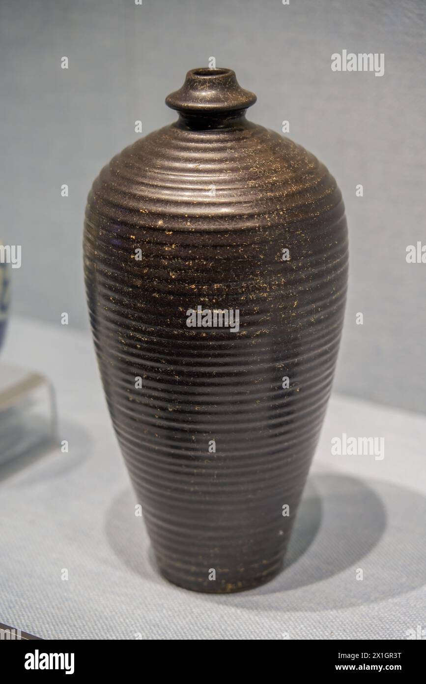 Ancient Chinese historical relics, ceramic vase Stock Photo - Alamy