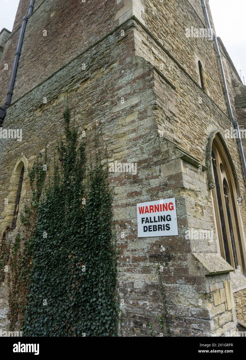 Warning falling debris sign hi-res stock photography and images - Alamy