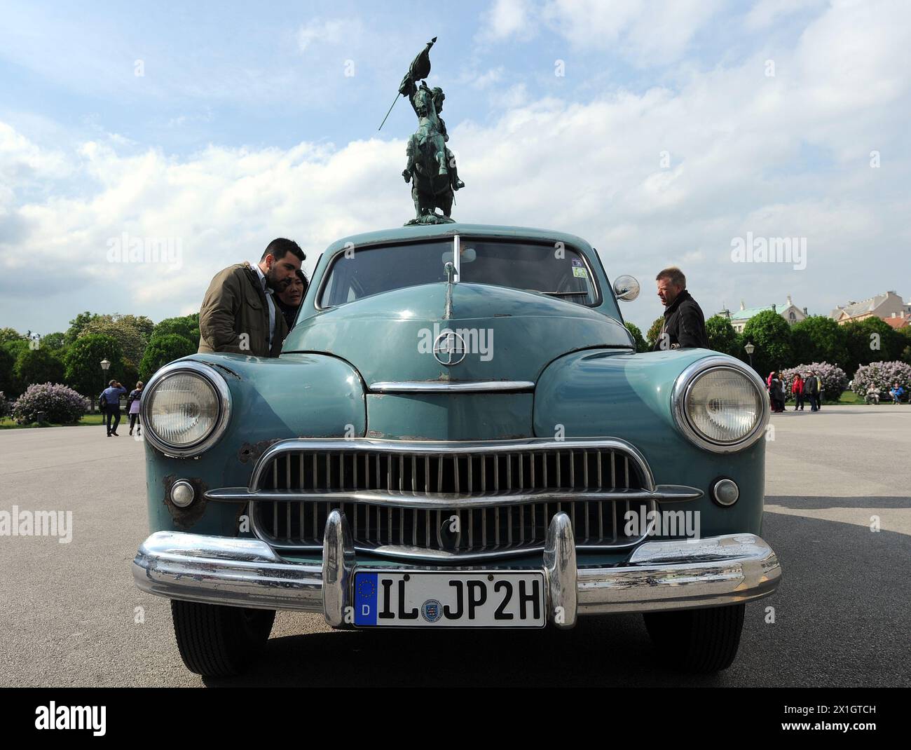'FSO Warszawa' type 'M20' car during a stop at the Heldenplatz (Heroes ...
