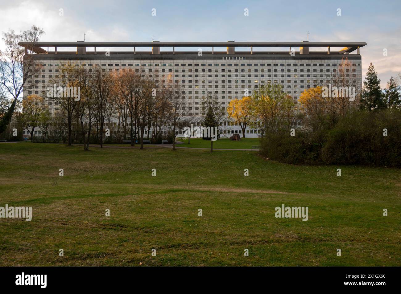 Muenchen, Grosshadern, Klinikum Grosshadern in der Abendstimmung ...