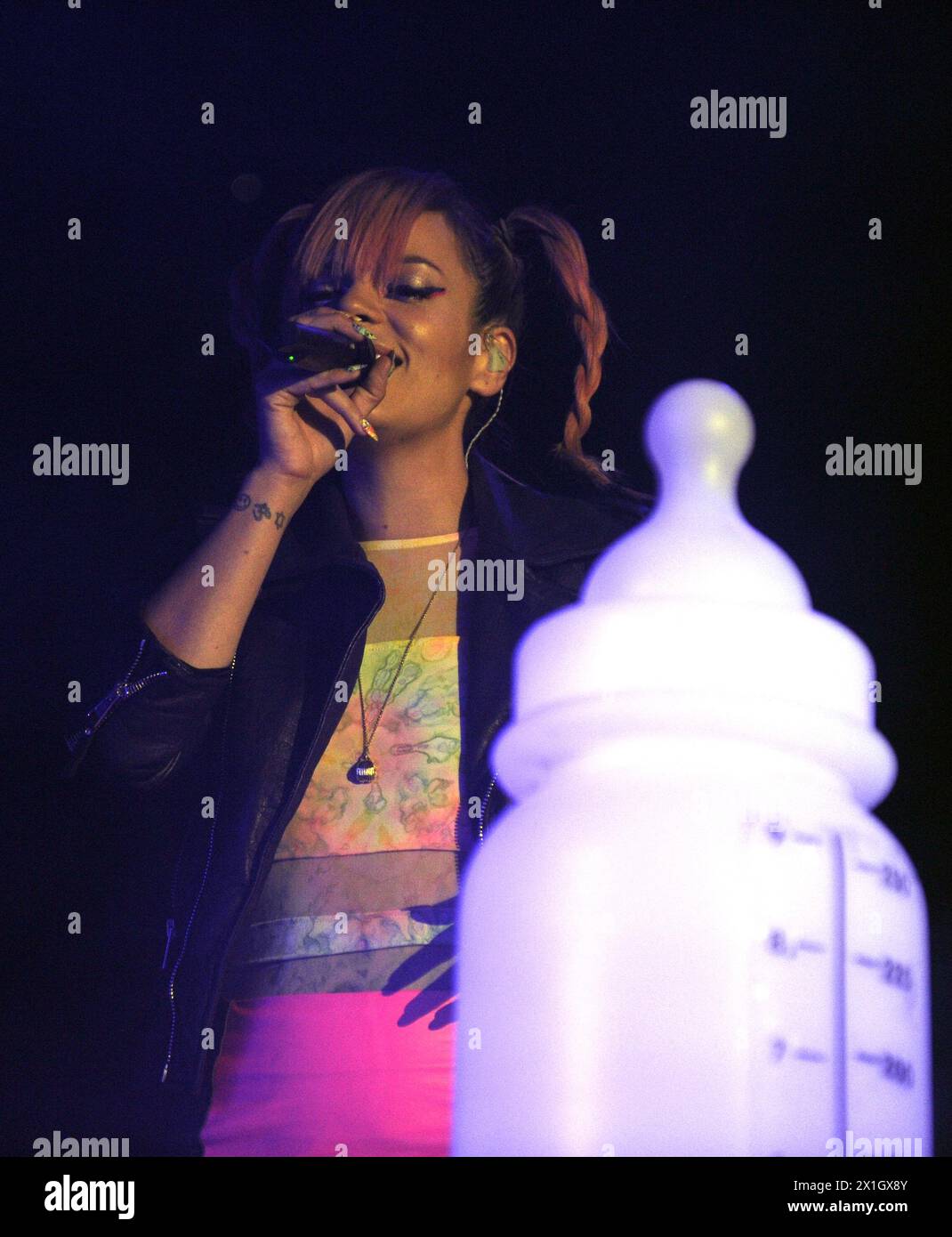 British singer lily allen hi-res stock photography and images - Alamy