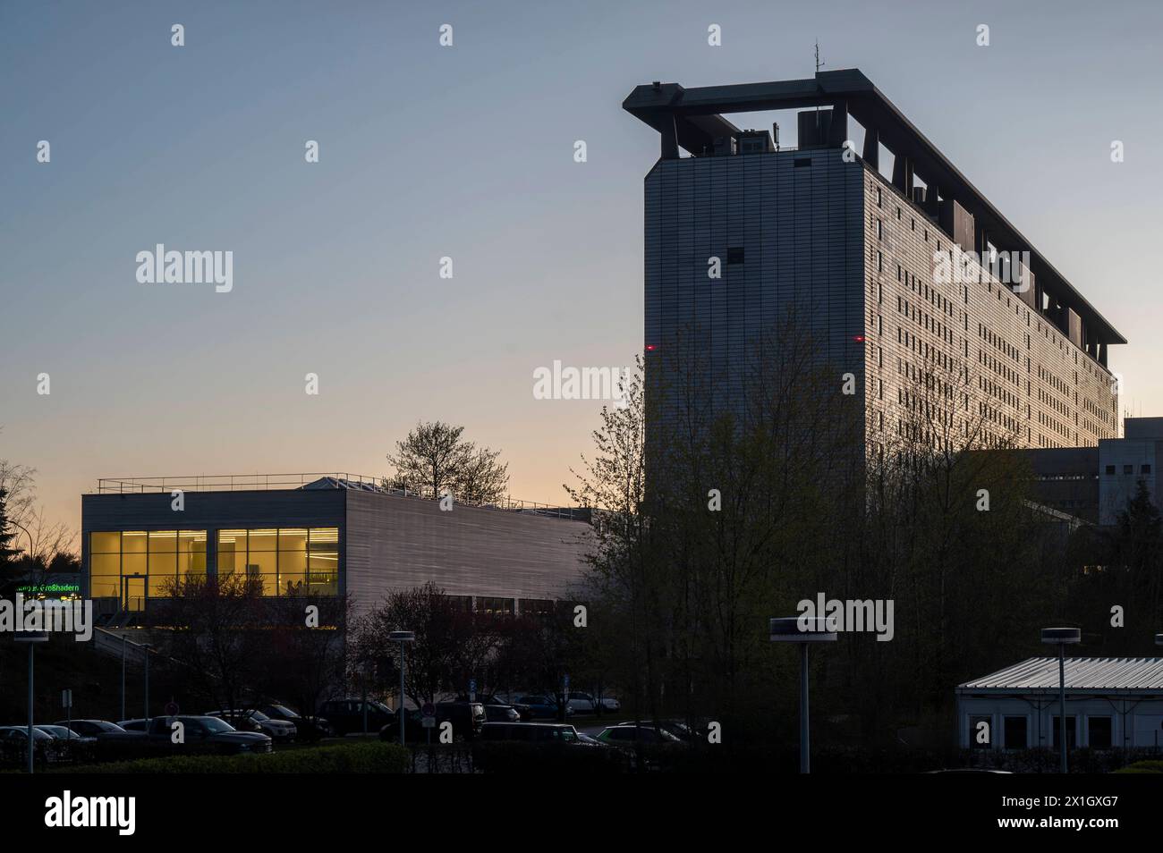 Muenchen, Grosshadern, Klinikum Grosshadern in der Abendstimmung ...