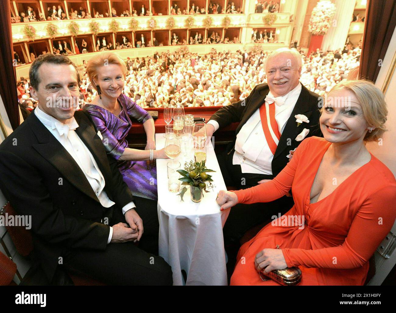 ABD0247 20150212 - WIEN - ÖSTERREICH: (v.l.) ÖBB-Chef Christian Kern ...