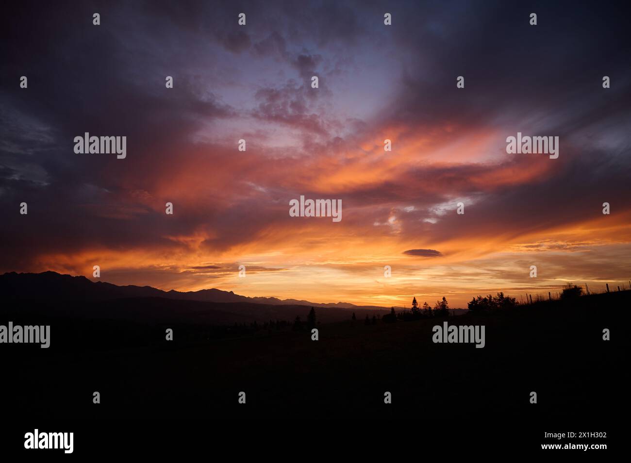 Spectacular sunset paints sky vibrant hi-res stock photography and ...