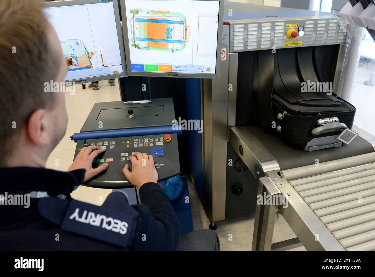 Schwechat - Vienna airport security - Presentation of explosives trace ...