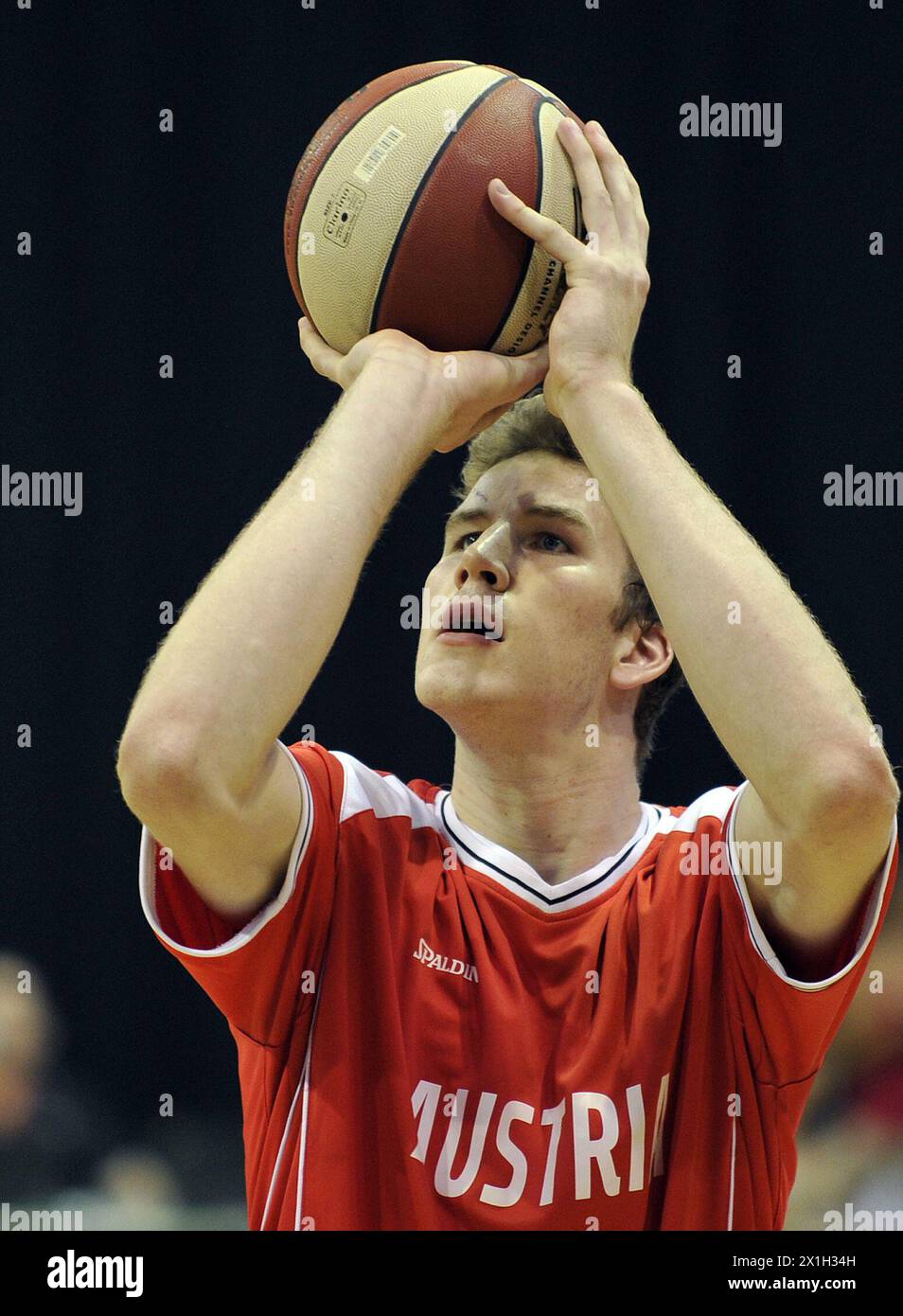 Austrian basketballer Jakob Poeltl from Raptors has been traded to the ...