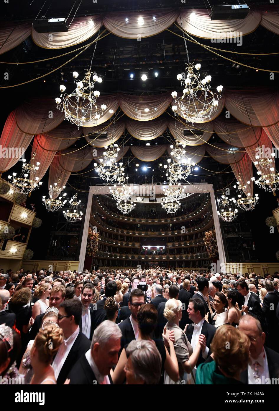 Traditional Vienna Opera Ball at the Wiener Staatsoper (Vienna State ...
