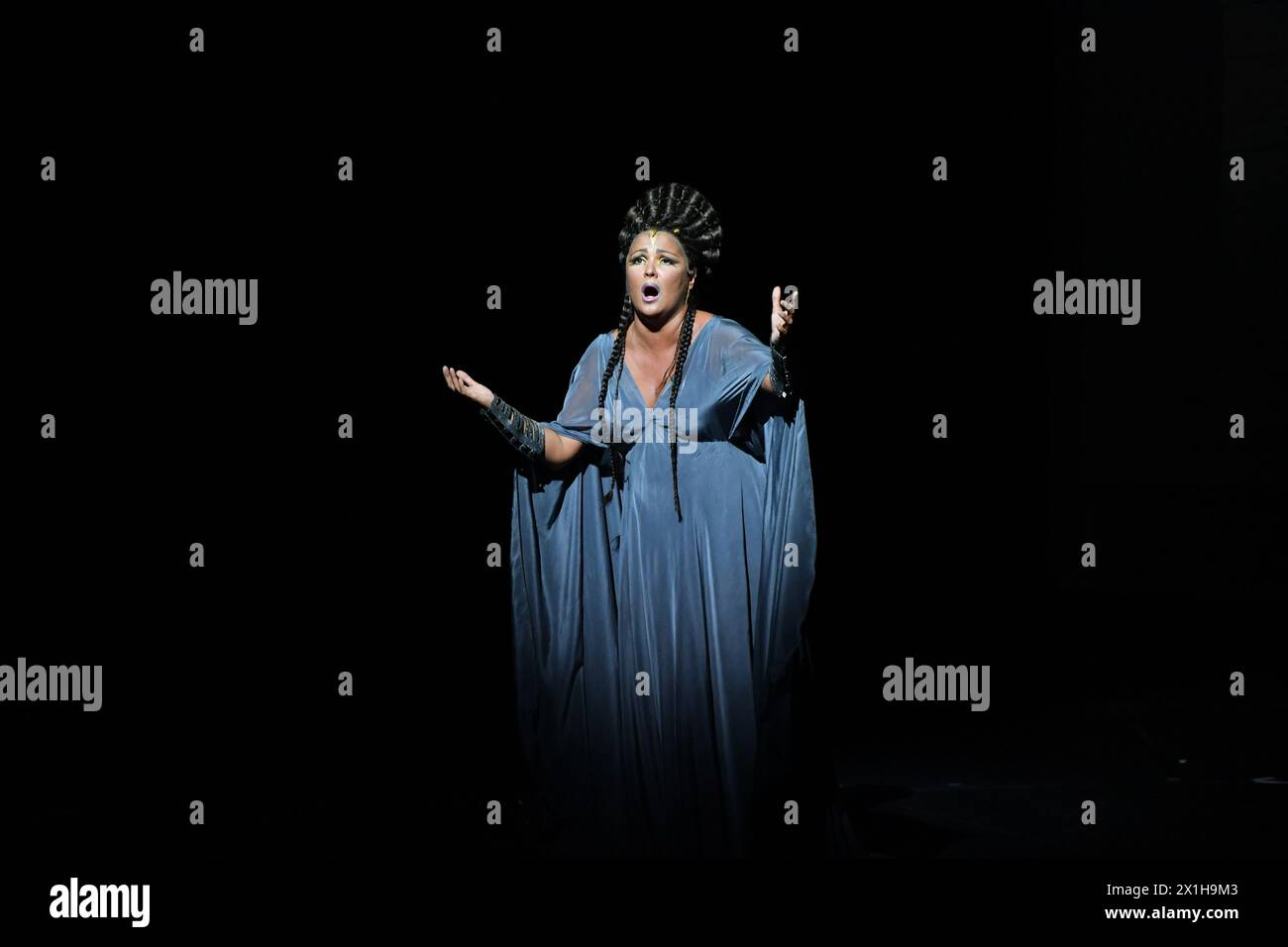 Anna netrebko aida hi-res stock photography and images - Alamy