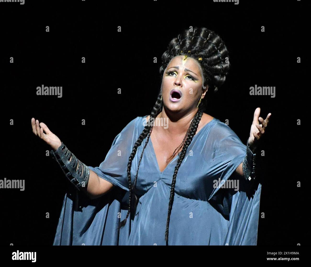 Anna netrebko aida hi-res stock photography and images - Alamy