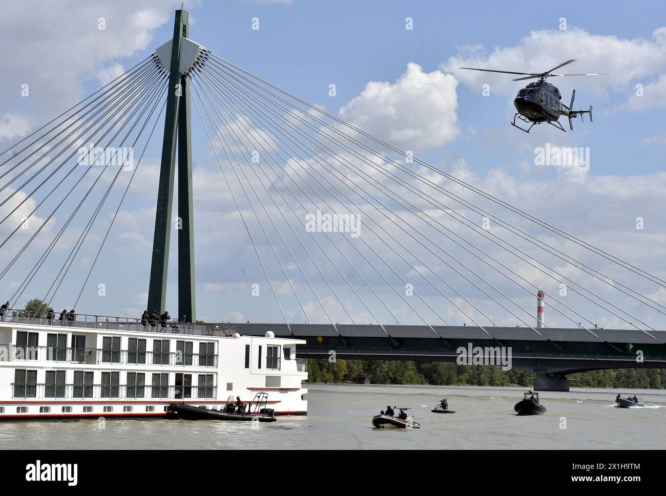 Cruise ship hostage hi-res stock photography and images - Alamy