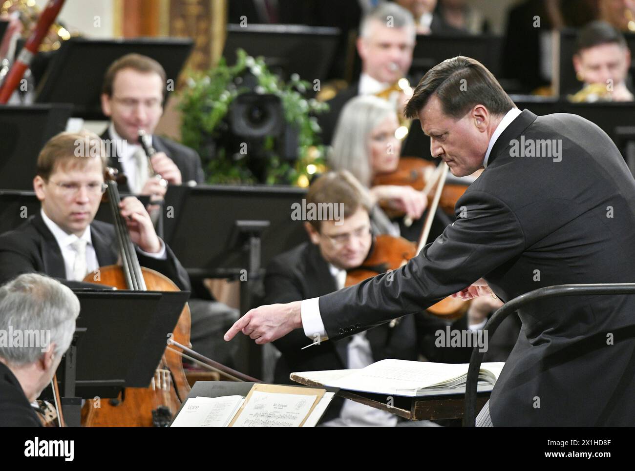 The 2019 Vienna Philharmonic New Year's Concert under the baton of ...