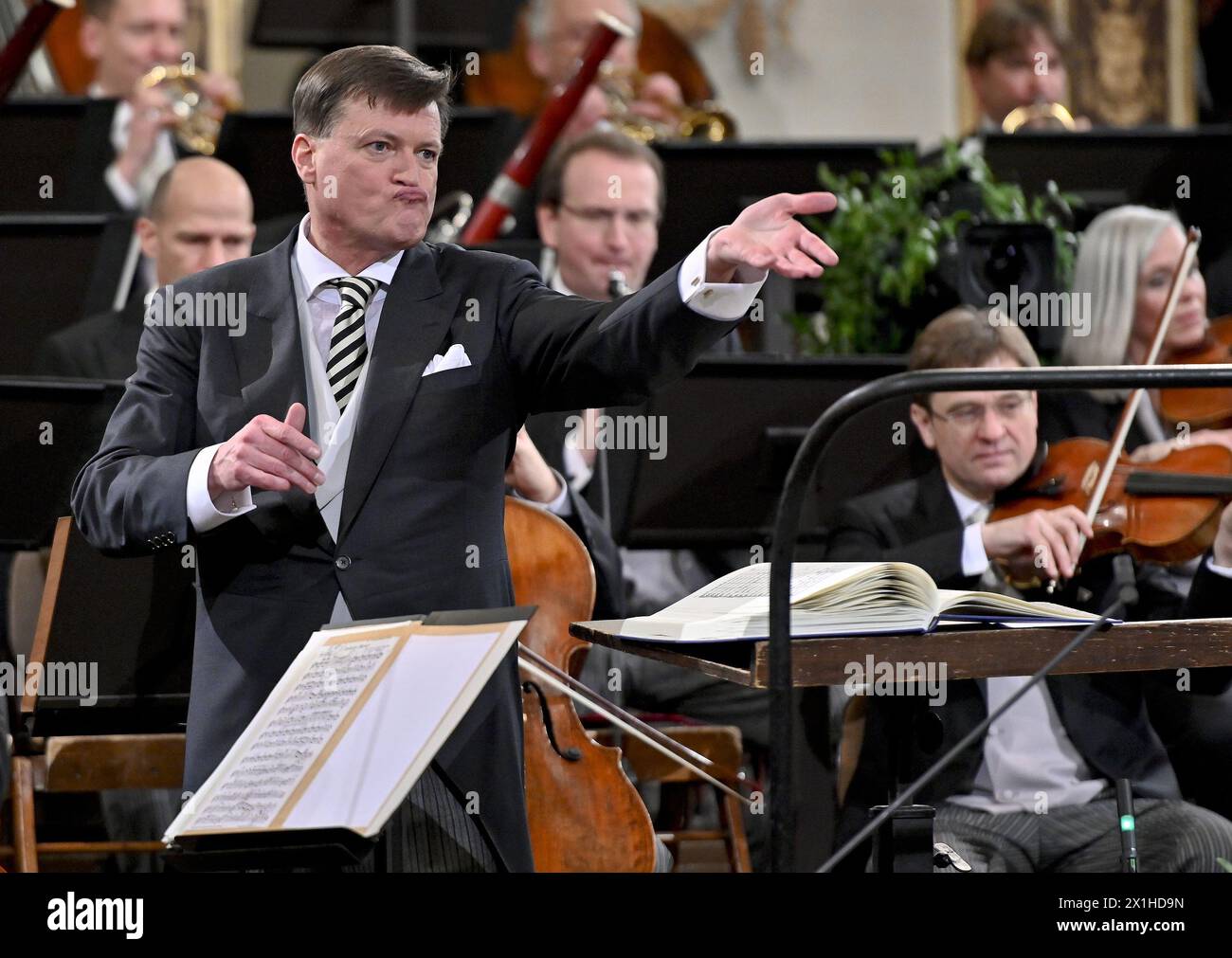 The 2019 Vienna Philharmonic New Year's Concert under the baton of ...