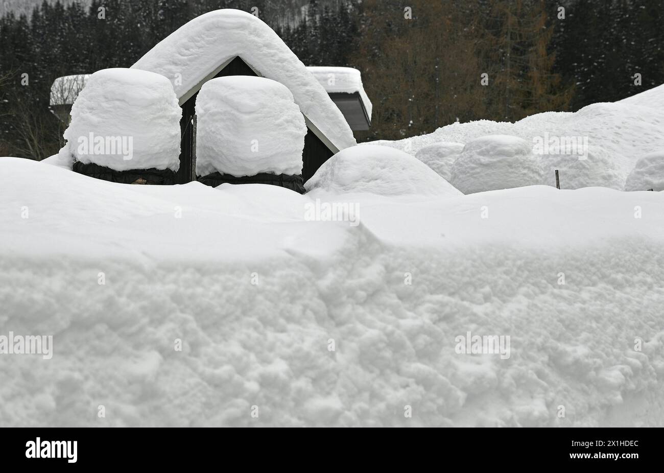 FEATURE: AUSTRIA - LACKENHOF - Snow-covered roofs in Lackendorf am ...