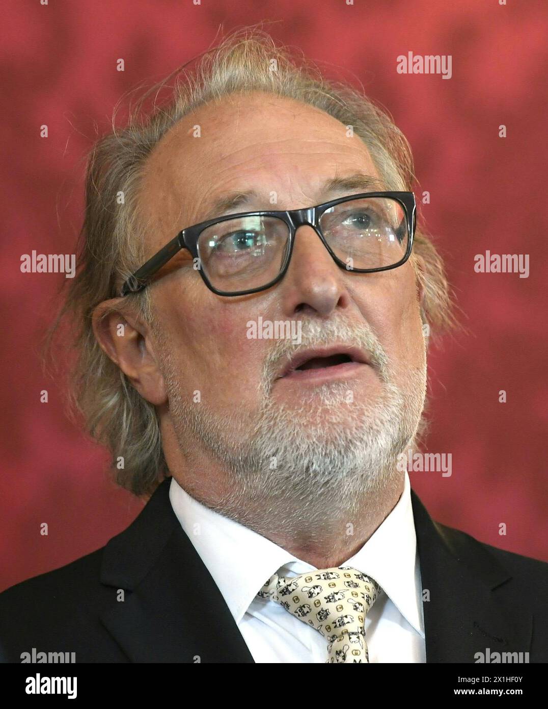 Walter Poeltner (Social Affairs) is sworn in by Austrian President ...