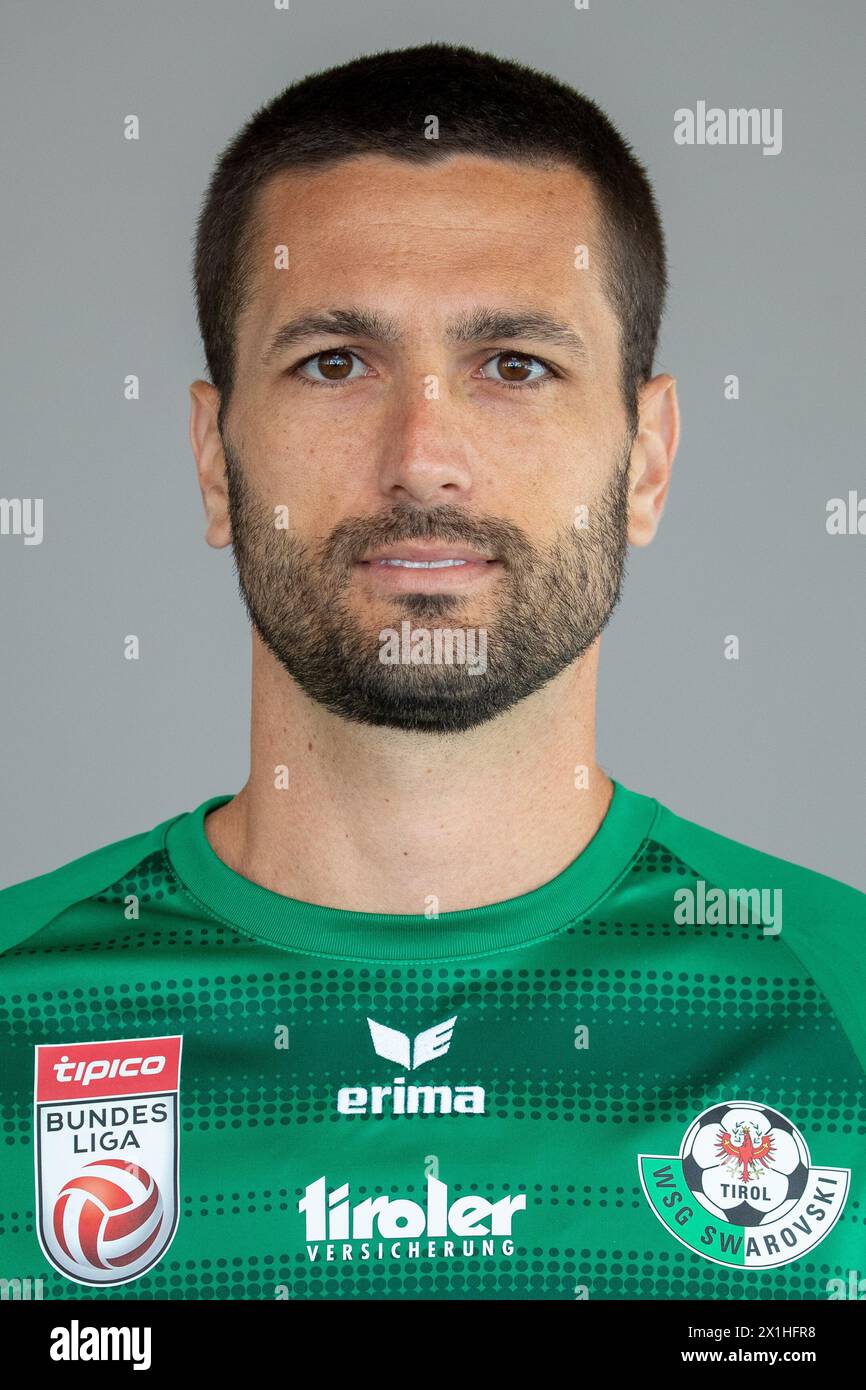 ABD0087 20190710 - Ione Cabrera during the official team and portrait ...